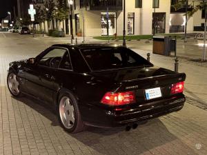 Black Mercedes-Benz SL 500 1999 in Vilnius, with an engine capacity of 5.03 L and mileage of 67 thousand km for 19800 €, photo 2 on AUTOMOTO.COM.LV
