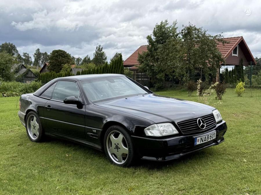 Black Mercedes-Benz SL 500 1999 in Vilnius, with an engine capacity of 5.03 L and mileage of 67 thousand km for 19800 €, photo 3 on AUTOMOTO.COM.LV