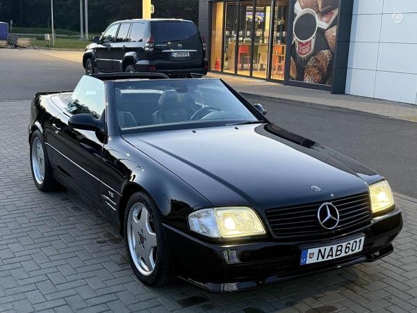 Black Mercedes-Benz SL 500 1999 in Vilnius, with an engine capacity of 5.03 L and mileage of 67 thousand km for 19800 €, photo 5 on AUTOMOTO.COM.LV