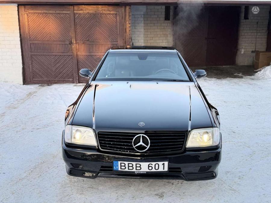 Black Mercedes-Benz SL 500 1999 in Vilnius, with an engine capacity of 5.03 L and mileage of 67 thousand km for 19800 €, photo 8 on AUTOMOTO.COM.LV