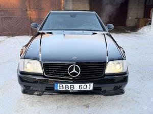 Black Mercedes-Benz SL 500 1999 in Vilnius, with an engine capacity of 5.03 L and mileage of 67 thousand km for 19800 €, photo 9 on AUTOMOTO.COM.LV
