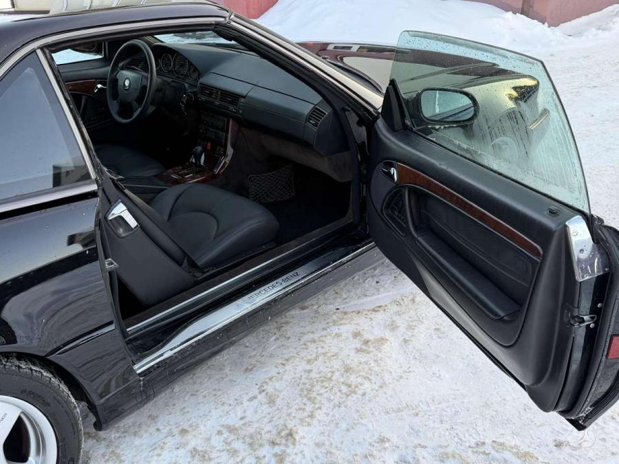 Black Mercedes-Benz SL 500 1999 in Vilnius, with an engine capacity of 5.03 L and mileage of 67 thousand km for 19800 €, photo 28 on AUTOMOTO.COM.LV