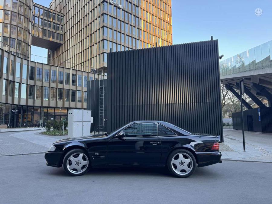 Melns Mercedes-Benz SL 500 1999 Viļņa, ar dzinēja tilpumu 5.00 L un nobraukumu 160 tūkst. km par 18000 €, foto 4 vietnē AUTOMOTO.COM.LV