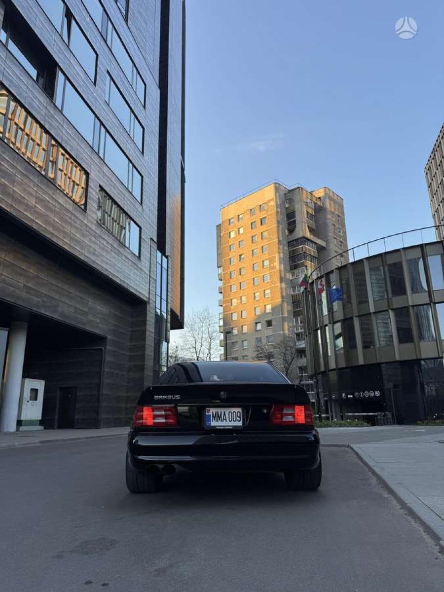 Melns Mercedes-Benz SL 500 1999 Viļņa, ar dzinēja tilpumu 5.00 L un nobraukumu 160 tūkst. km par 18000 €, foto 5 vietnē AUTOMOTO.COM.LV