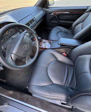 Melns Mercedes-Benz SL 500 1999 Viļņa, ar dzinēja tilpumu 5.00 L un nobraukumu 160 tūkst. km par 18000 €, foto 7 vietnē AUTOMOTO.COM.LV