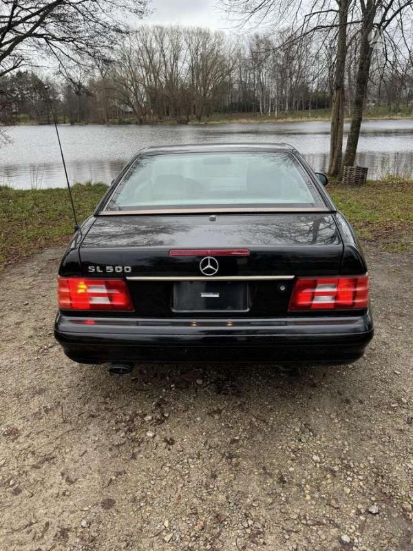Melns Mercedes-Benz SL 500 2000 Kretinga, ar dzinēja tilpumu 5.00 L un nobraukumu 200 tūkst. km par 8000 €, foto 1 vietnē AUTOMOTO.COM.LV