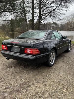 Black Mercedes-Benz SL 500 2000 in Kretinga, with an engine capacity of 5.00 L and mileage of 200 thousand km for 8000 €, photo 2 on AUTOMOTO.COM.LV
