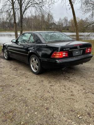 Black Mercedes-Benz SL 500 2000 in Kretinga, with an engine capacity of 5.00 L and mileage of 200 thousand km for 8000 €, photo 3 on AUTOMOTO.COM.LV