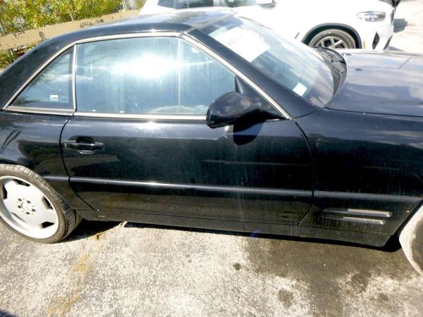 Melns Mercedes-Benz SL 500 2000 Viļņa, ar dzinēja tilpumu 5.00 L un nobraukumu 214 tūkst. km par 8700 €, foto 11 vietnē AUTOMOTO.COM.LV