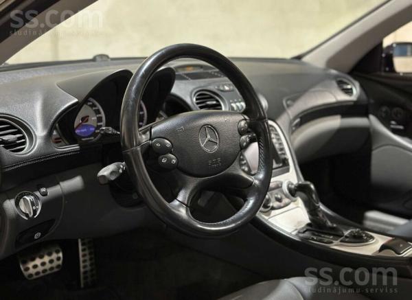 Black Mercedes-Benz SL 500 2001 in Riga, with an engine capacity of 5.00 L and mileage of 158 thousand km for 25000 €, photo 3 on AUTOMOTO.COM.LV