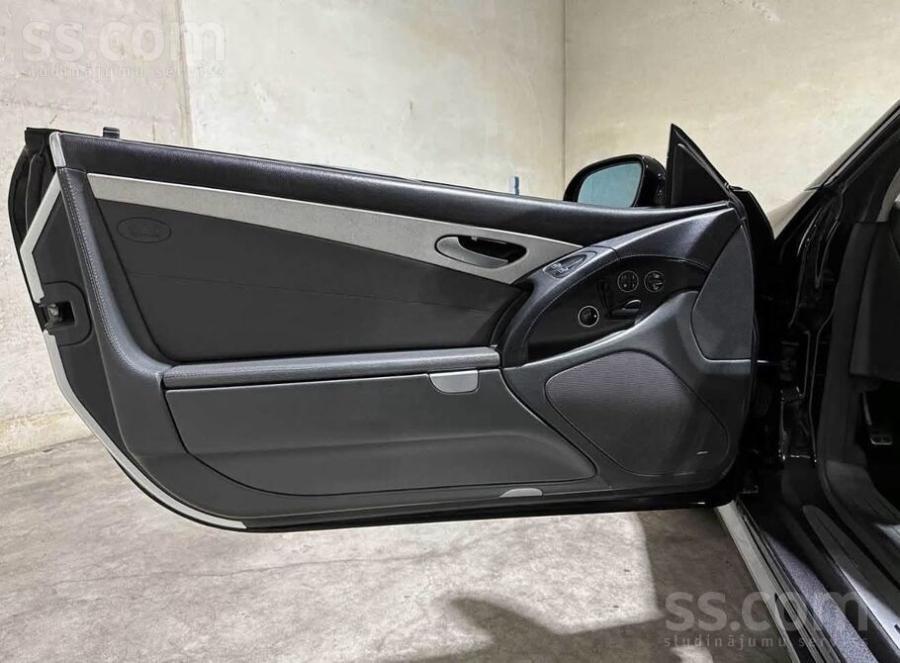 Black Mercedes-Benz SL 500 2001 in Riga, with an engine capacity of 5.00 L and mileage of 158 thousand km for 24888 €, photo 4 on AUTOMOTO.COM.LV