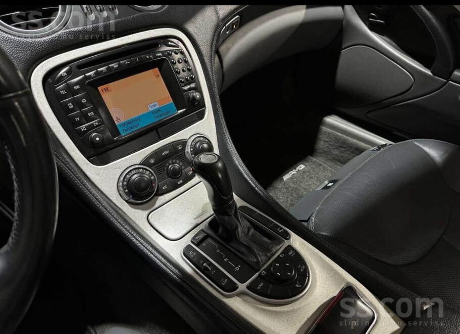 Black Mercedes-Benz SL 500 2001 in Riga, with an engine capacity of 5.00 L and mileage of 158 thousand km for 24888 €, photo 5 on AUTOMOTO.COM.LV