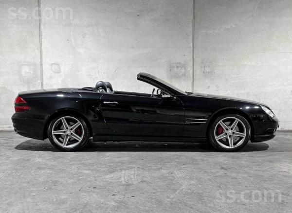 Melns Mercedes-Benz SL 500 2001 Rīga, ar dzinēja tilpumu 5.00 L un nobraukumu 158 tūkst. km par 24888 €, foto 5 vietnē AUTOMOTO.COM.LV