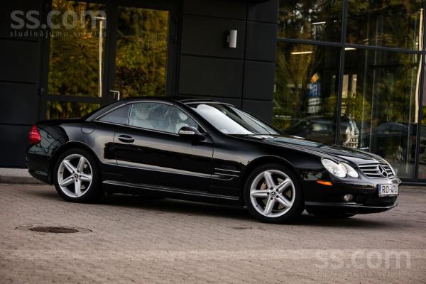 Black Mercedes-Benz SL 500 2002 in Riga, with an engine capacity of 5.00 L and mileage of 0 thousand km for 14900 €, photo 4 on AUTOMOTO.COM.LV