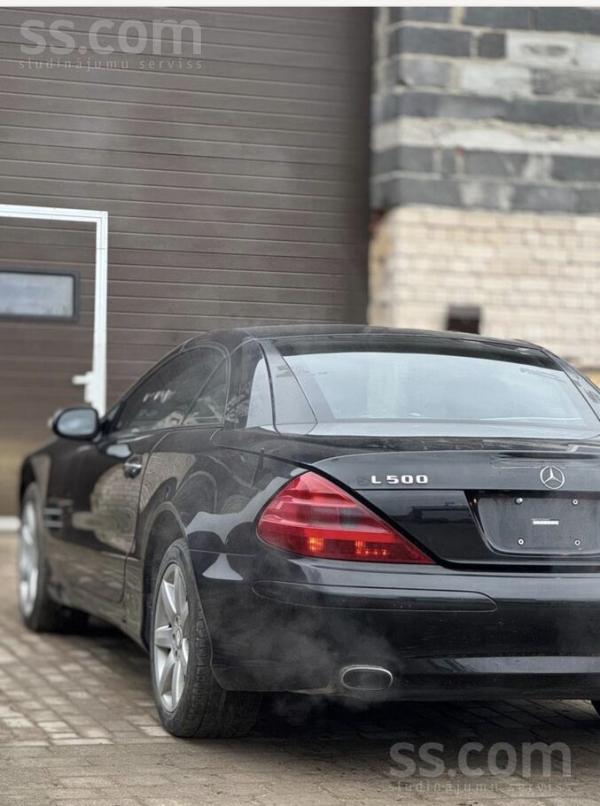 Black Mercedes-Benz SL 500 2003 in Riga, with an engine capacity of 5.00 L and mileage of 115 thousand km for 5500 €, photo 5 on AUTOMOTO.COM.LV