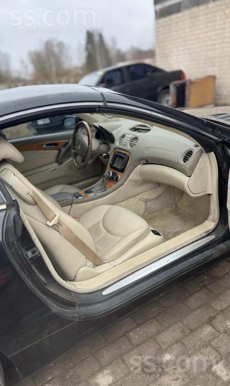 Melns Mercedes-Benz SL 500 2003 Rīga, ar dzinēja tilpumu 5.00 L un nobraukumu 115 tūkst. km par 5500 €, foto 9 vietnē AUTOMOTO.COM.LV
