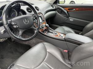 Black Mercedes-Benz SL 500 2003 in Riga, with an engine capacity of 5.00 L and mileage of 155 thousand km for 14500 €, photo 6 on AUTOMOTO.COM.LV