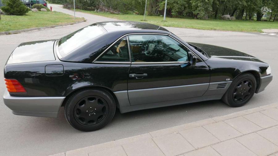 Black Mercedes-Benz SL 500 1995 in Vilnius, with an engine capacity of 4.97 L and mileage of 182 thousand km for 15900 €, photo 10 on AUTOMOTO.COM.LV