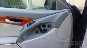 Blue Mercedes-Benz SL 500 2002 in Riga, with an engine capacity of 6.10 L and mileage of 179 thousand km for 36000 €, photo 8 on AUTOMOTO.COM.LV
