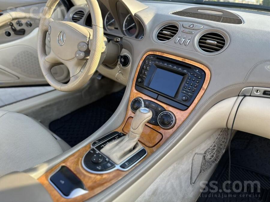 Zils Mercedes-Benz SL 500 2004 Rīga, ar dzinēja tilpumu 5.00 L un nobraukumu 262 tūkst. km par 12950 €, foto 16 vietnē AUTOMOTO.COM.LV