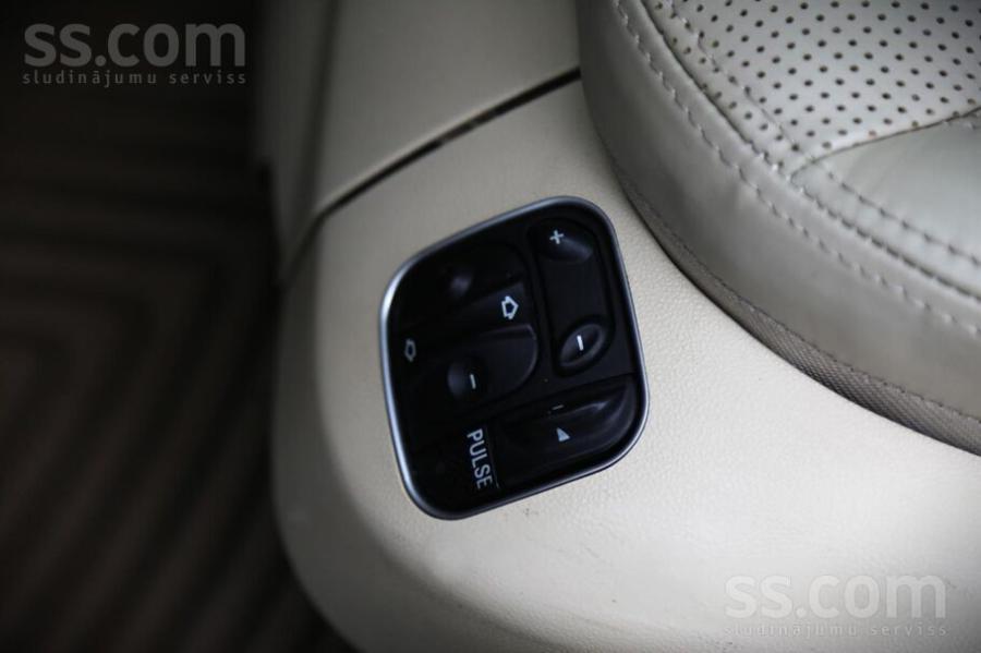 Zils Mercedes-Benz SL 500 2010 Rīga, ar dzinēja tilpumu 5.50 L un nobraukumu 168 tūkst. km par 19995 €, foto 18 vietnē AUTOMOTO.COM.LV
