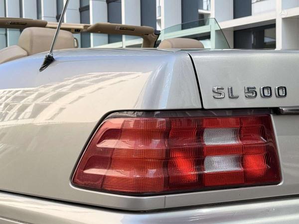 Brūns Mercedes-Benz SL 500 1999 Viļņa, ar dzinēja tilpumu 4.97 L un nobraukumu 155 tūkst. km par 24990 €, foto 9 vietnē AUTOMOTO.COM.LV