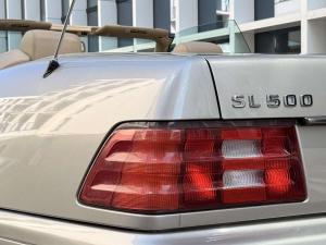 Brown Mercedes-Benz SL 500 1999 in Vilnius, with an engine capacity of 4.97 L and mileage of 155 thousand km for 24990 €, photo 10 on AUTOMOTO.COM.LV