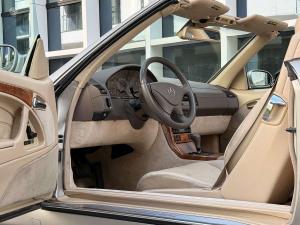 Brown Mercedes-Benz SL 500 1999 in Vilnius, with an engine capacity of 4.97 L and mileage of 155 thousand km for 24990 €, photo 11 on AUTOMOTO.COM.LV