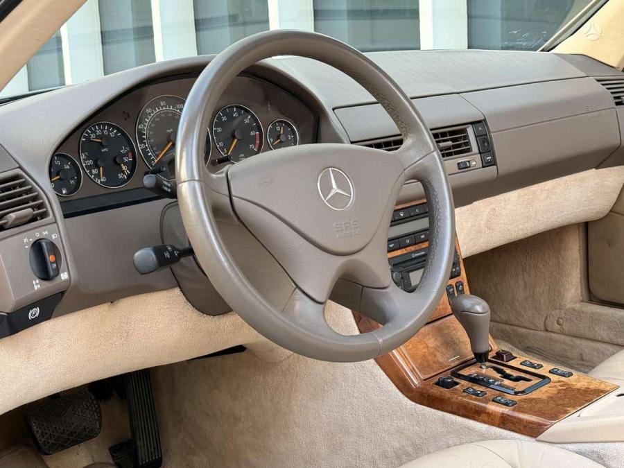 Brown Mercedes-Benz SL 500 1999 in Vilnius, with an engine capacity of 4.97 L and mileage of 155 thousand km for 24990 €, photo 12 on AUTOMOTO.COM.LV