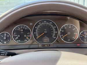 Brown Mercedes-Benz SL 500 1999 in Vilnius, with an engine capacity of 4.97 L and mileage of 155 thousand km for 24990 €, photo 14 on AUTOMOTO.COM.LV