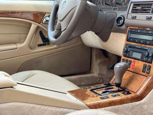 Brown Mercedes-Benz SL 500 1999 in Vilnius, with an engine capacity of 4.97 L and mileage of 155 thousand km for 24990 €, photo 15 on AUTOMOTO.COM.LV