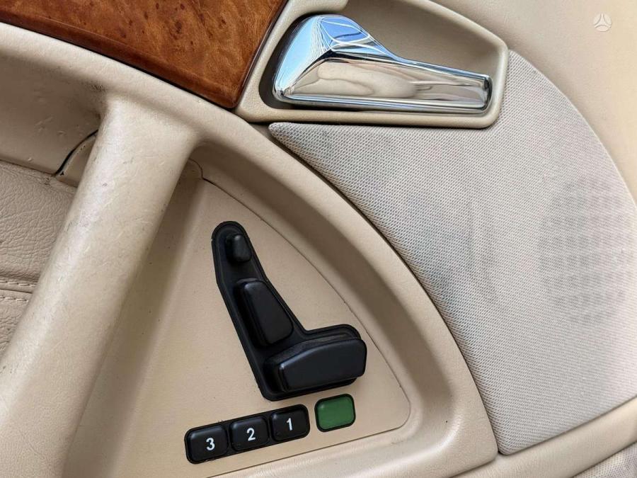 Brown Mercedes-Benz SL 500 1999 in Vilnius, with an engine capacity of 4.97 L and mileage of 155 thousand km for 24990 €, photo 16 on AUTOMOTO.COM.LV