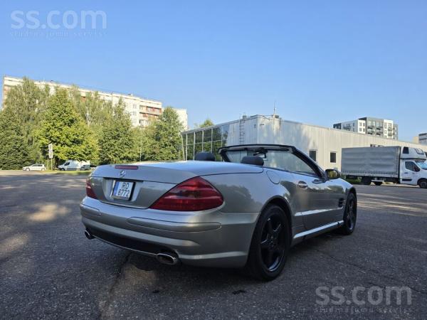 Brown Mercedes-Benz SL 500 2003 in Riga, with an engine capacity of 5.00 L and mileage of 223 thousand km for 11800 €, photo 8 on AUTOMOTO.COM.LV