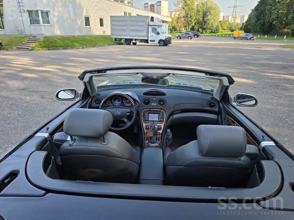 Brown Mercedes-Benz SL 500 2003 in Riga, with an engine capacity of 5.00 L and mileage of 223 thousand km for 11800 €, photo 11 on AUTOMOTO.COM.LV