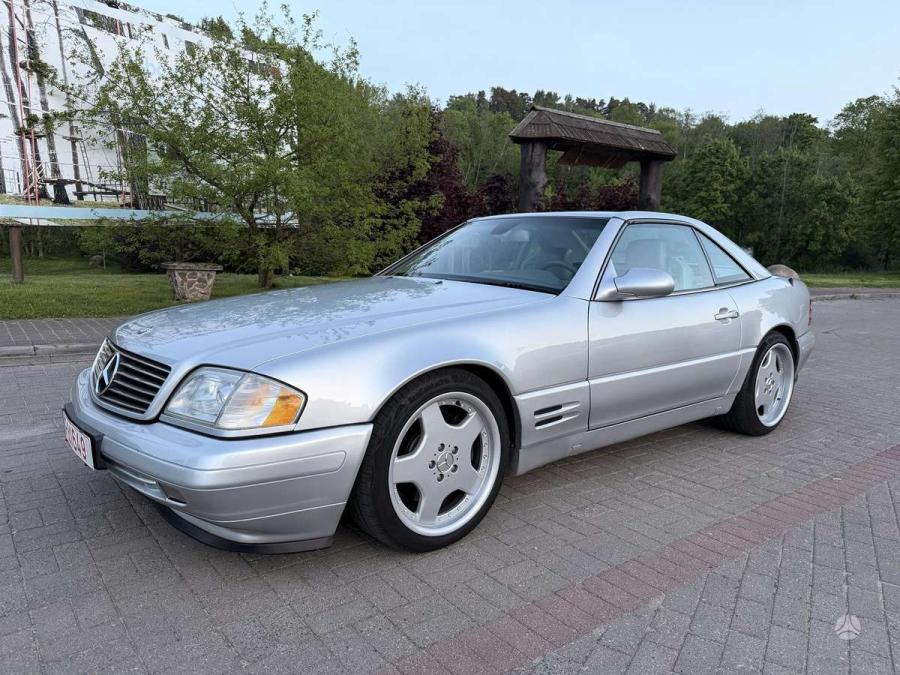 Pelēks Mercedes-Benz SL 500 1999 Viļņa, ar dzinēja tilpumu 5.00 L un nobraukumu 240 tūkst. km par 14000 €, foto 1 vietnē AUTOMOTO.COM.LV