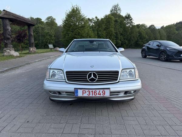 Pelēks Mercedes-Benz SL 500 1999 Viļņa, ar dzinēja tilpumu 5.00 L un nobraukumu 240 tūkst. km par 14000 €, foto 2 vietnē AUTOMOTO.COM.LV