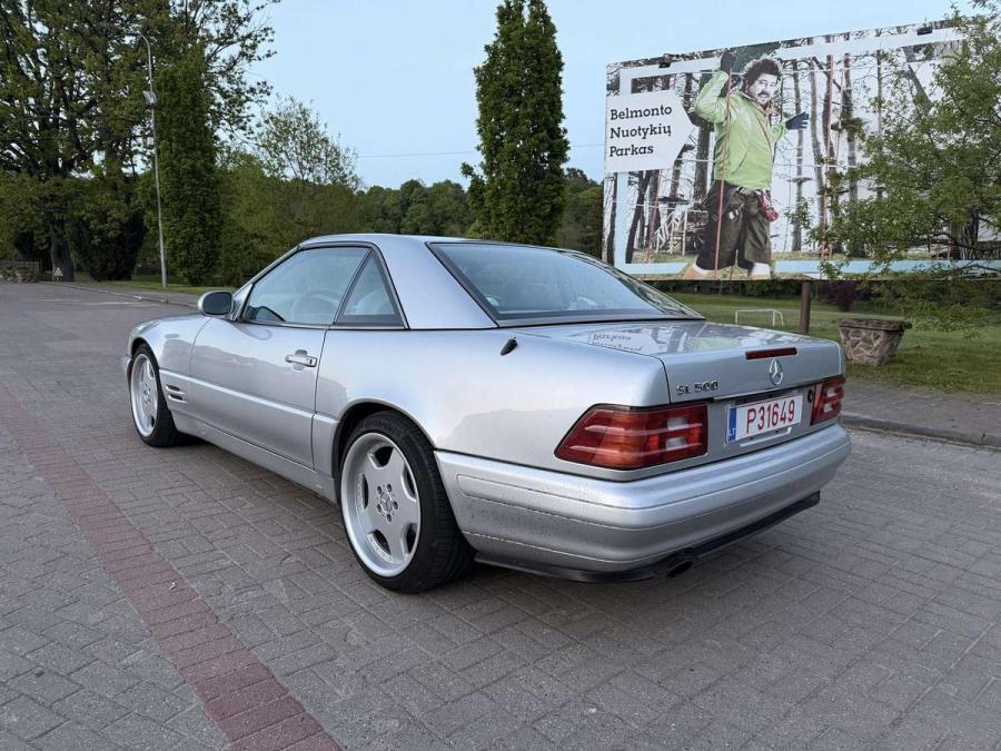 Pelēks Mercedes-Benz SL 500 1999 Viļņa, ar dzinēja tilpumu 5.00 L un nobraukumu 240 tūkst. km par 14000 €, foto 7 vietnē AUTOMOTO.COM.LV