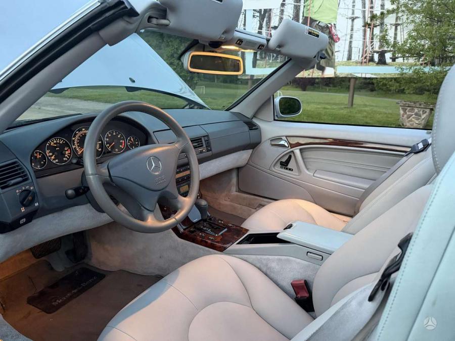 Pelēks Mercedes-Benz SL 500 1999 Viļņa, ar dzinēja tilpumu 5.00 L un nobraukumu 240 tūkst. km par 14000 €, foto 14 vietnē AUTOMOTO.COM.LV