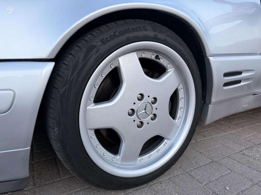 Pelēks Mercedes-Benz SL 500 1999 Viļņa, ar dzinēja tilpumu 5.00 L un nobraukumu 240 tūkst. km par 14000 €, foto 15 vietnē AUTOMOTO.COM.LV