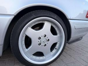 Pelēks Mercedes-Benz SL 500 1999 Viļņa, ar dzinēja tilpumu 5.00 L un nobraukumu 240 tūkst. km par 14000 €, foto 16 vietnē AUTOMOTO.COM.LV