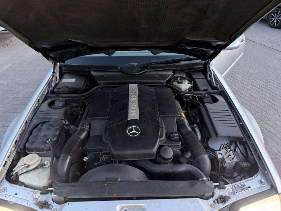 Pelēks Mercedes-Benz SL 500 1999 Viļņa, ar dzinēja tilpumu 5.00 L un nobraukumu 240 tūkst. km par 14000 €, foto 18 vietnē AUTOMOTO.COM.LV