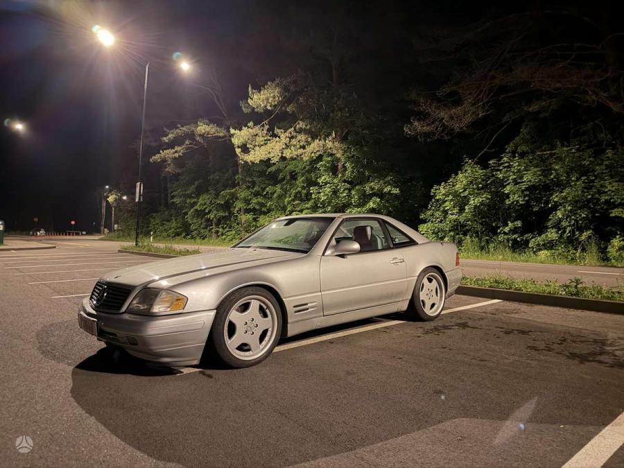 Pelēks Mercedes-Benz SL 500 1999 Viļņa, ar dzinēja tilpumu 5.00 L un nobraukumu 240 tūkst. km par 14000 €, foto 20 vietnē AUTOMOTO.COM.LV