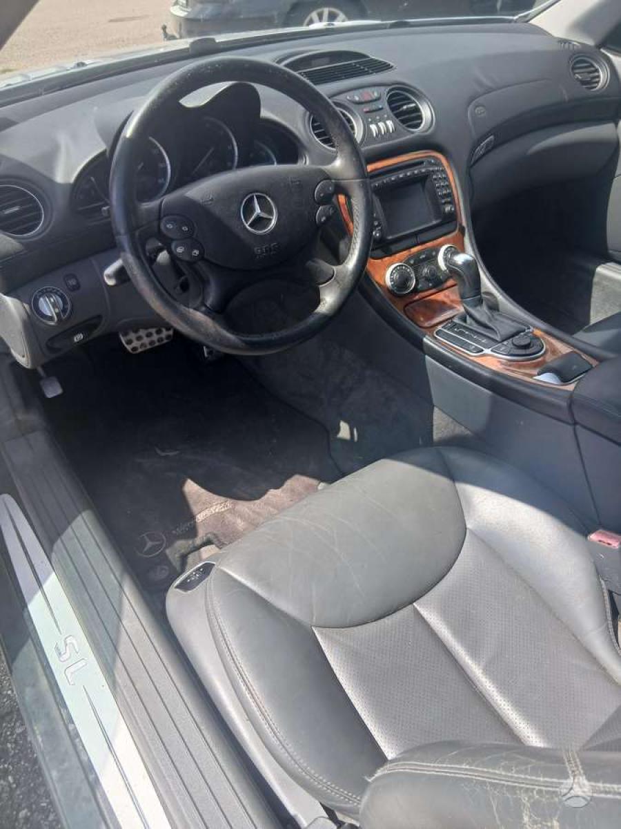 Grey Mercedes-Benz SL 500 2004 in Kaunas, with an engine capacity of 5.00 L and mileage of 0 thousand km for 6000 €, photo 8 on AUTOMOTO.COM.LV