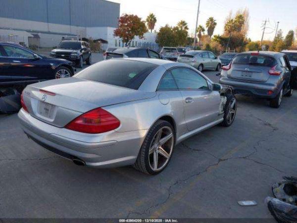 Grey Mercedes-Benz SL 500 2005 in Klaipeda, with an engine capacity of 5.00 L and mileage of 141 thousand km for 3200 €, photo 4 on AUTOMOTO.COM.LV