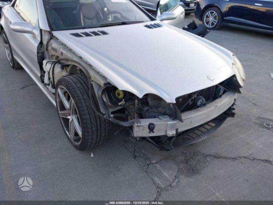 Grey Mercedes-Benz SL 500 2005 in Klaipeda, with an engine capacity of 5.00 L and mileage of 141 thousand km for 3200 €, photo 6 on AUTOMOTO.COM.LV