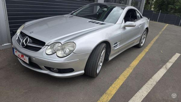 Pelēks Mercedes-Benz SL 500 2005 Kauņa, ar dzinēja tilpumu 5.00 L un nobraukumu 179 tūkst. km par 11999 €, foto 2 vietnē AUTOMOTO.COM.LV