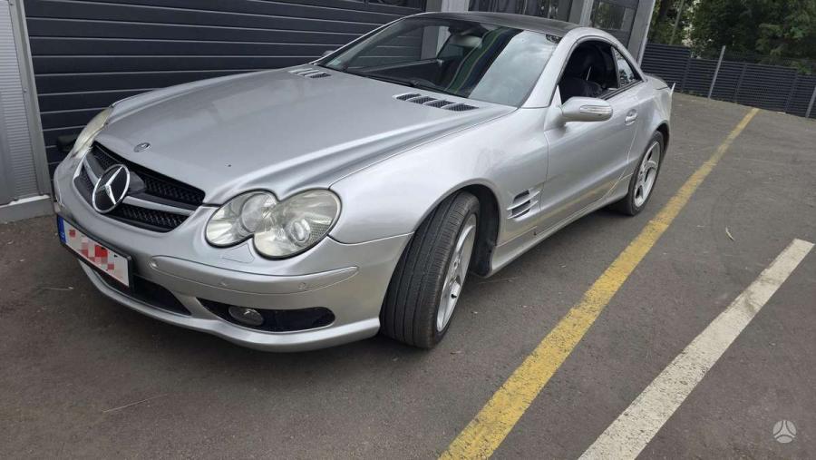 Pelēks Mercedes-Benz SL 500 2005 Kauņa, ar dzinēja tilpumu 5.00 L un nobraukumu 179 tūkst. km par 11999 €, foto 3 vietnē AUTOMOTO.COM.LV