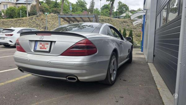 Pelēks Mercedes-Benz SL 500 2005 Kauņa, ar dzinēja tilpumu 5.00 L un nobraukumu 179 tūkst. km par 11999 €, foto 3 vietnē AUTOMOTO.COM.LV