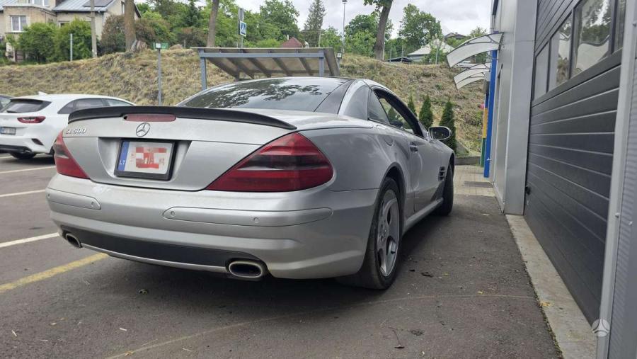 Pelēks Mercedes-Benz SL 500 2005 Kauņa, ar dzinēja tilpumu 5.00 L un nobraukumu 179 tūkst. km par 11999 €, foto 4 vietnē AUTOMOTO.COM.LV