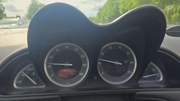 Pelēks Mercedes-Benz SL 500 2005 Kauņa, ar dzinēja tilpumu 5.00 L un nobraukumu 179 tūkst. km par 11999 €, foto 6 vietnē AUTOMOTO.COM.LV